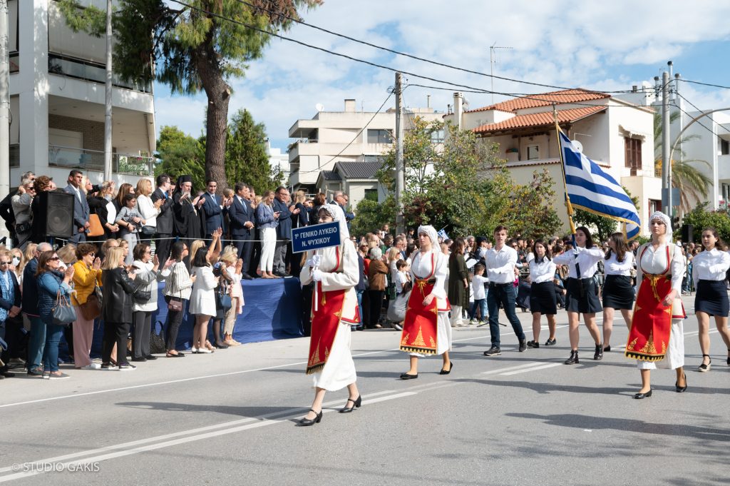 Εντυπωσιακές εικόνες από την παρέλαση της 28ης Οκτωβρίου στο 1ο ΓΕΛ ...