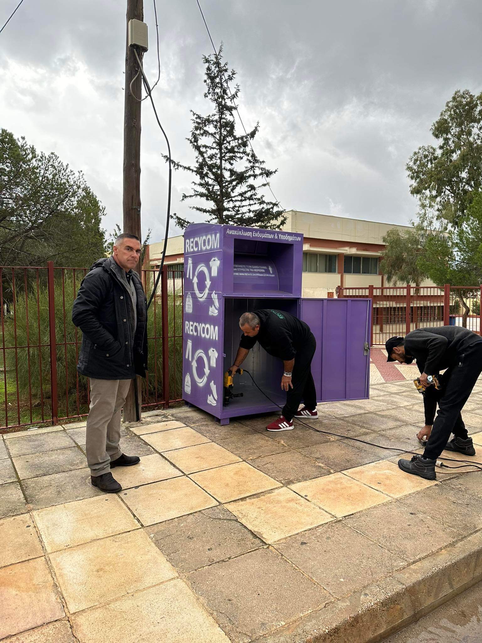 Μωβ κάδοι ανακύκλωσης ρούχων στον Δήμο Σαρωνικού | XΤΥΠΟΣ online