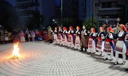 Με κέφι τραγούδι και χορό αναβίωσε και φέτος η γιορτή του Κλήδονα στον ...