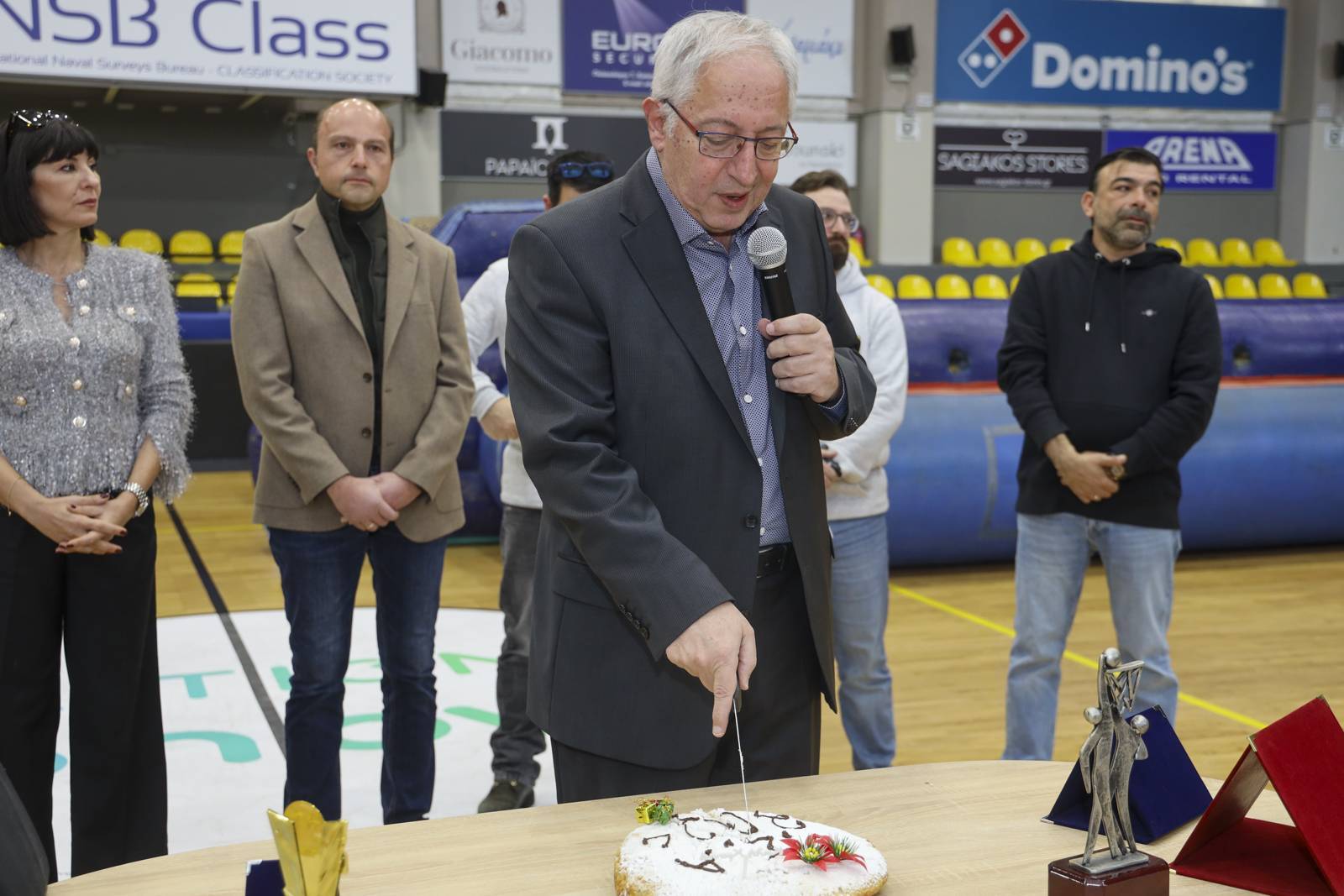 Παρουσία του Δημάρχου Αμαρουσίου Θ. Αμπατζόγλου, ο Γυμναστικός Σύλλογος ...