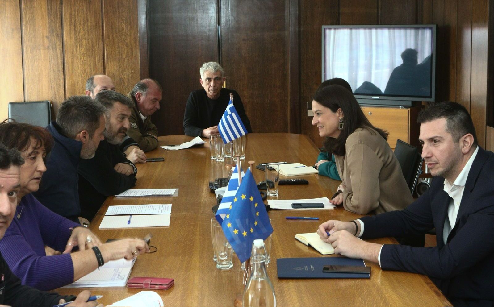 Συνάντηση της ΥΠΕΣ Νίκης Κεραμέως με το Προεδρείο της Π.Ο.Ε. - Ο.Τ.Α ...