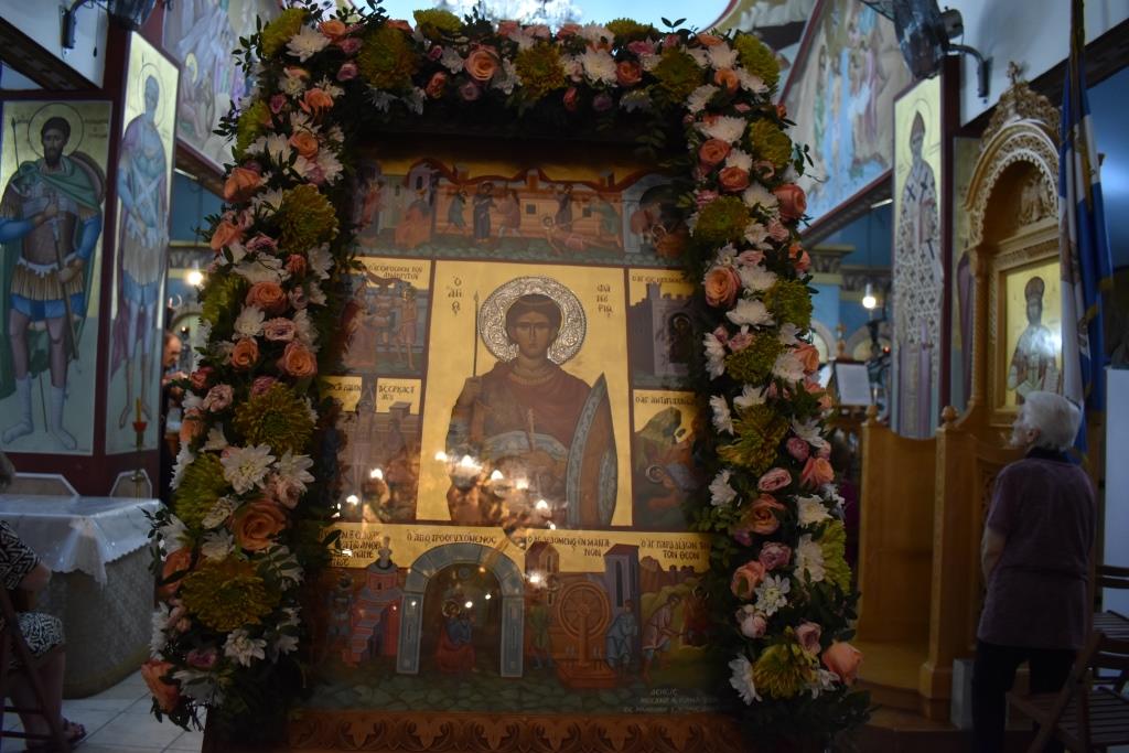 Κατάνυξη και ευλάβεια στη λιτάνευση της εικόνας του Αγίου Φανουρίου στο ...