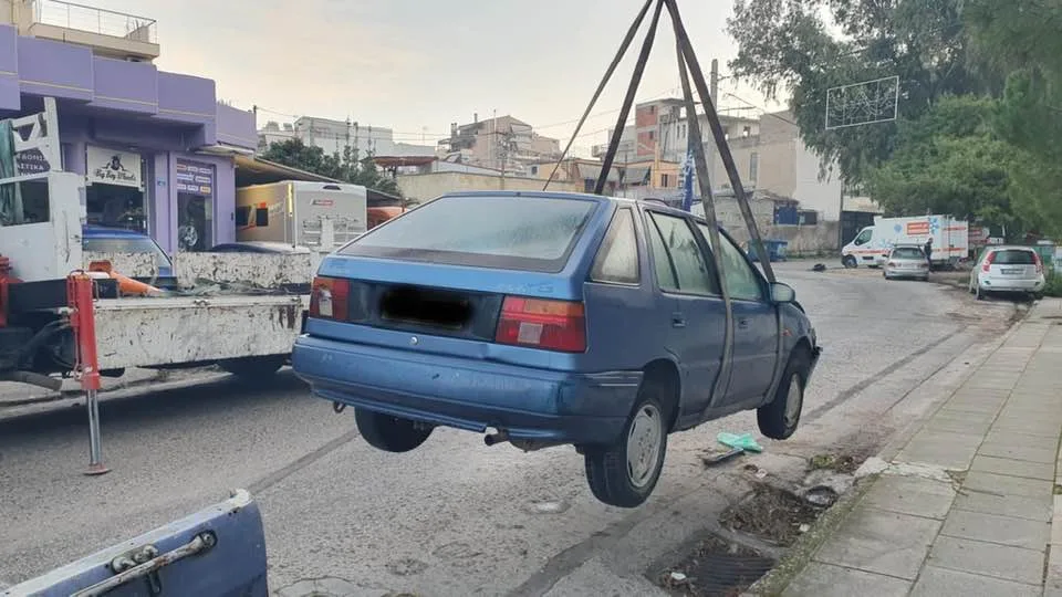 Και το 2025 ο Δήμος Ηρακλείου Αττικής απομακρύνει εγκαταλελειμμένα ...