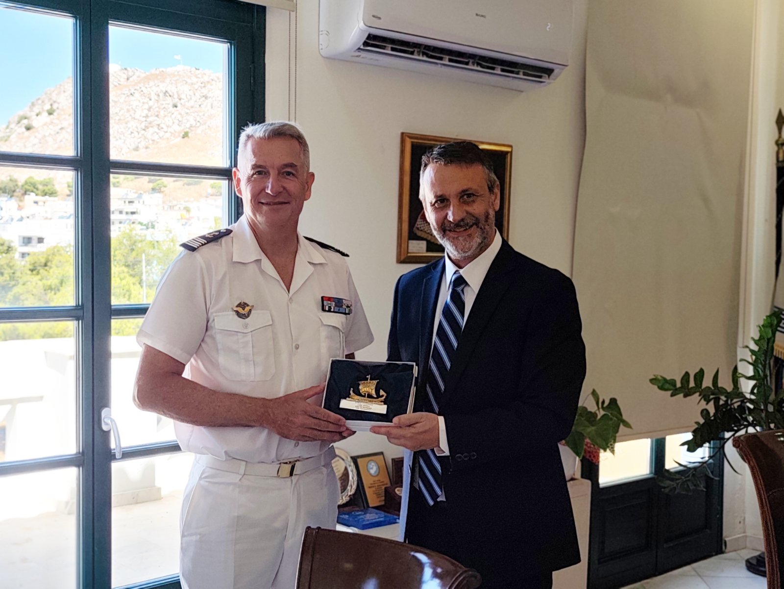 Επίσκεψη αξιωματικών του Πολεμικού Ναυτικού της Γαλλίας στον Δήμο ...