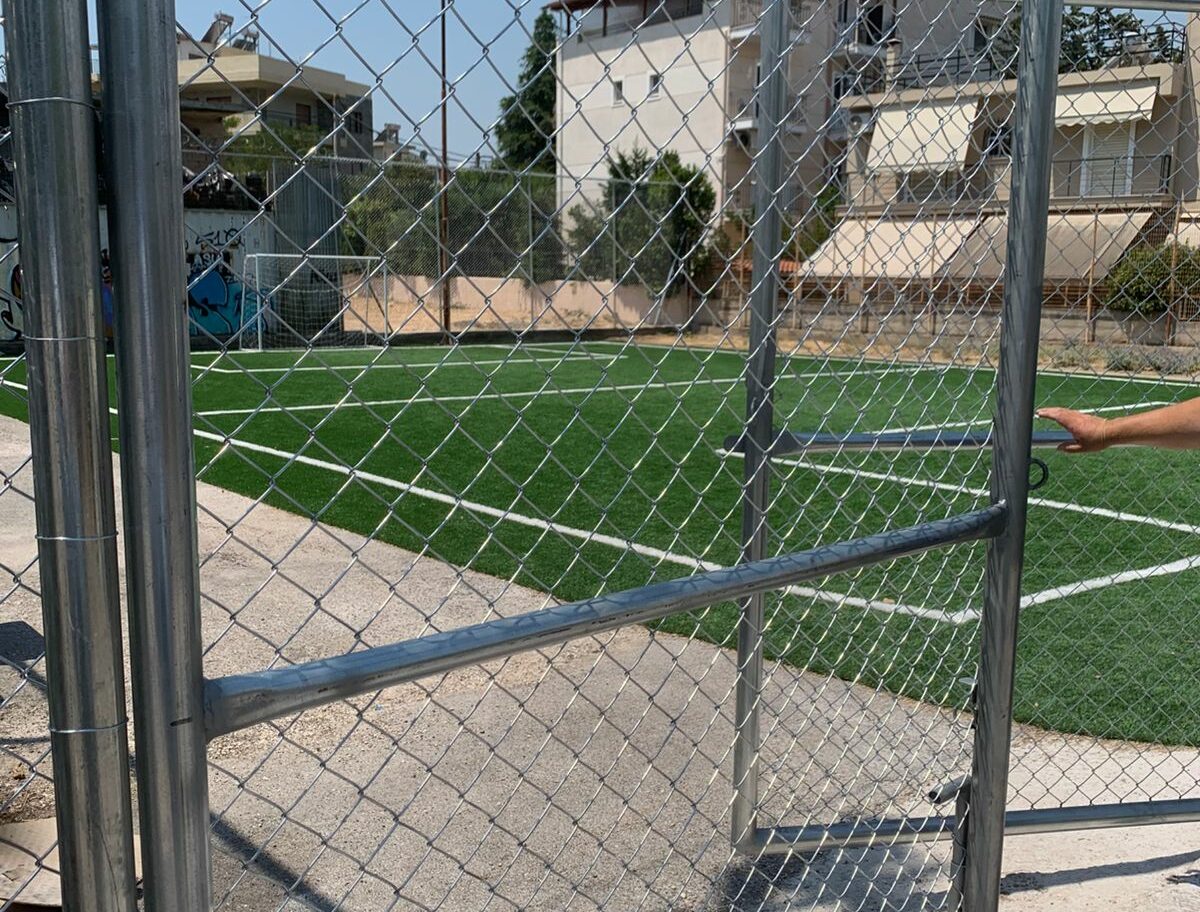 Παραδόθηκε η περίφραξη στο γήπεδο 5Χ5 επί της οδού Β. Ηπείρου, στη ...