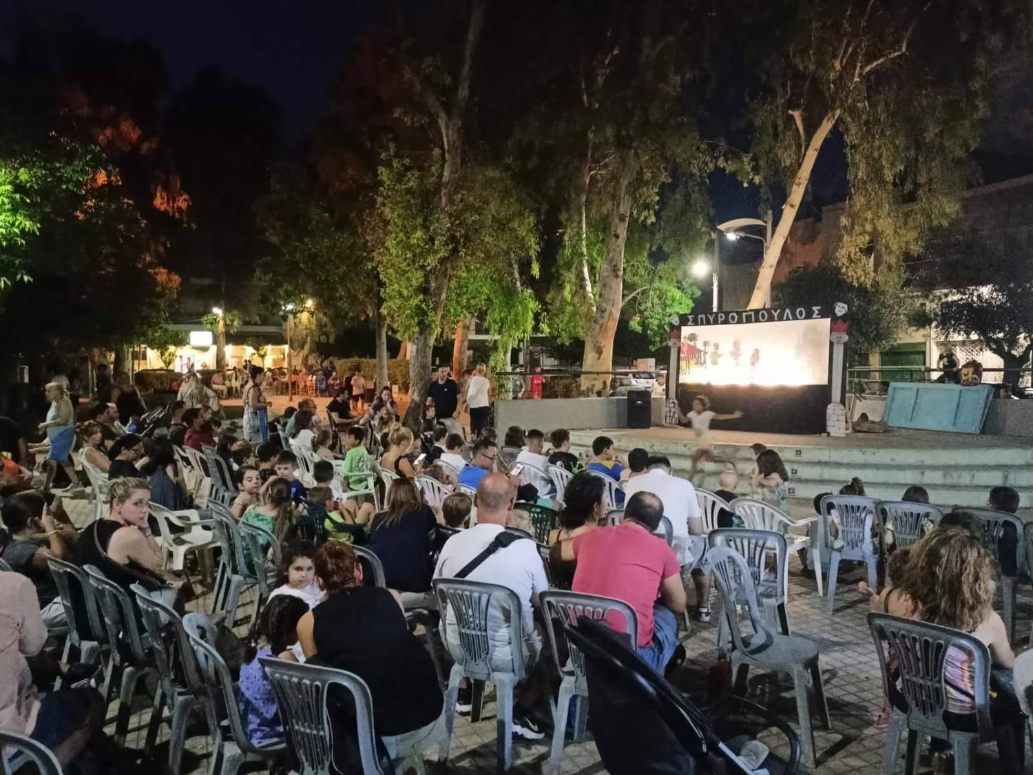 «Ο Καραγκιόζης Ερωτευμένος» στην πλατεία Μιαούλη | XΤΥΠΟΣ online