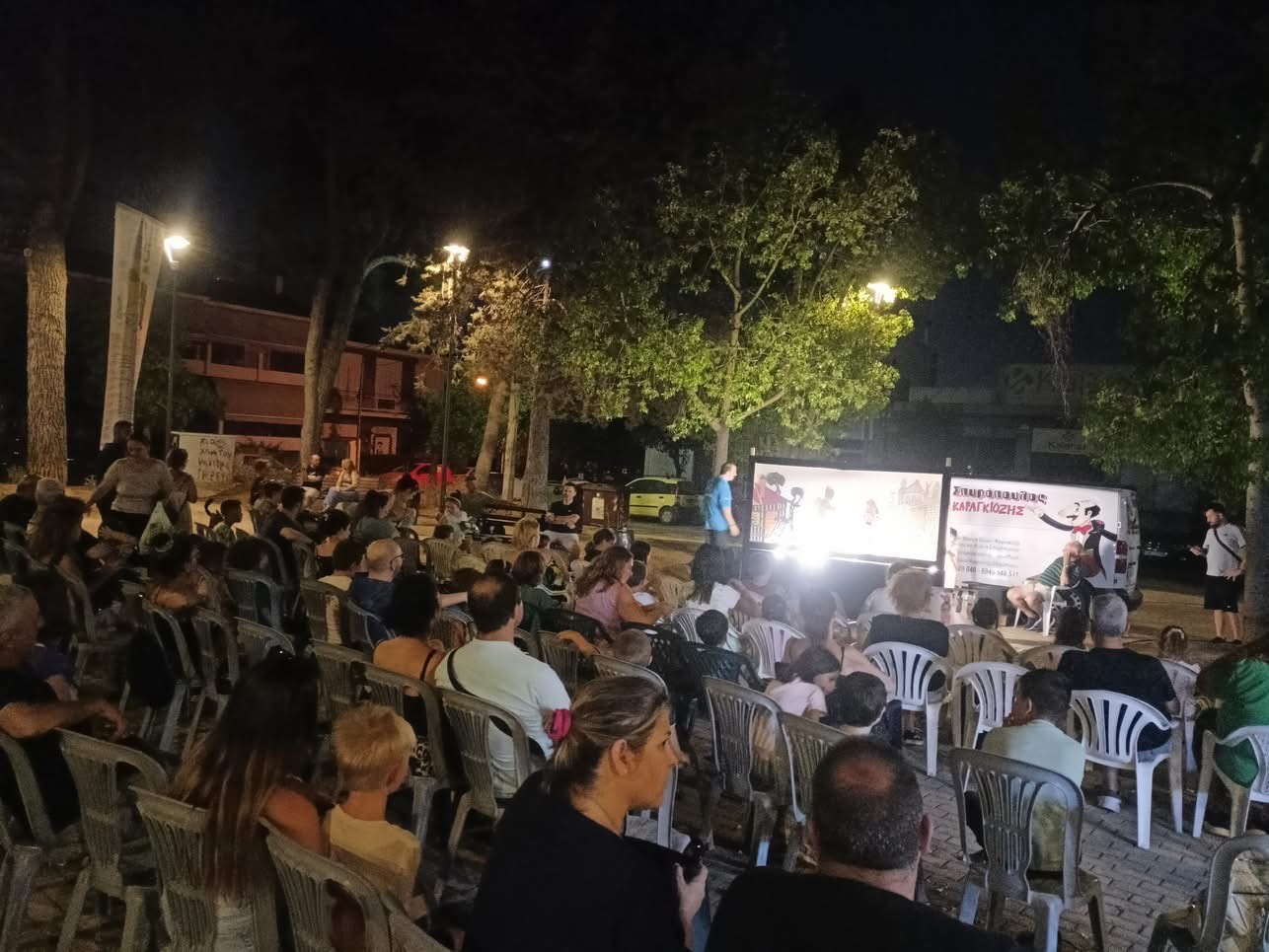 Ο Καραγκιόζης γέμισε την Πλατεία Νησίδας με γέλιο και παράδοση | XΤΥΠΟΣ ...